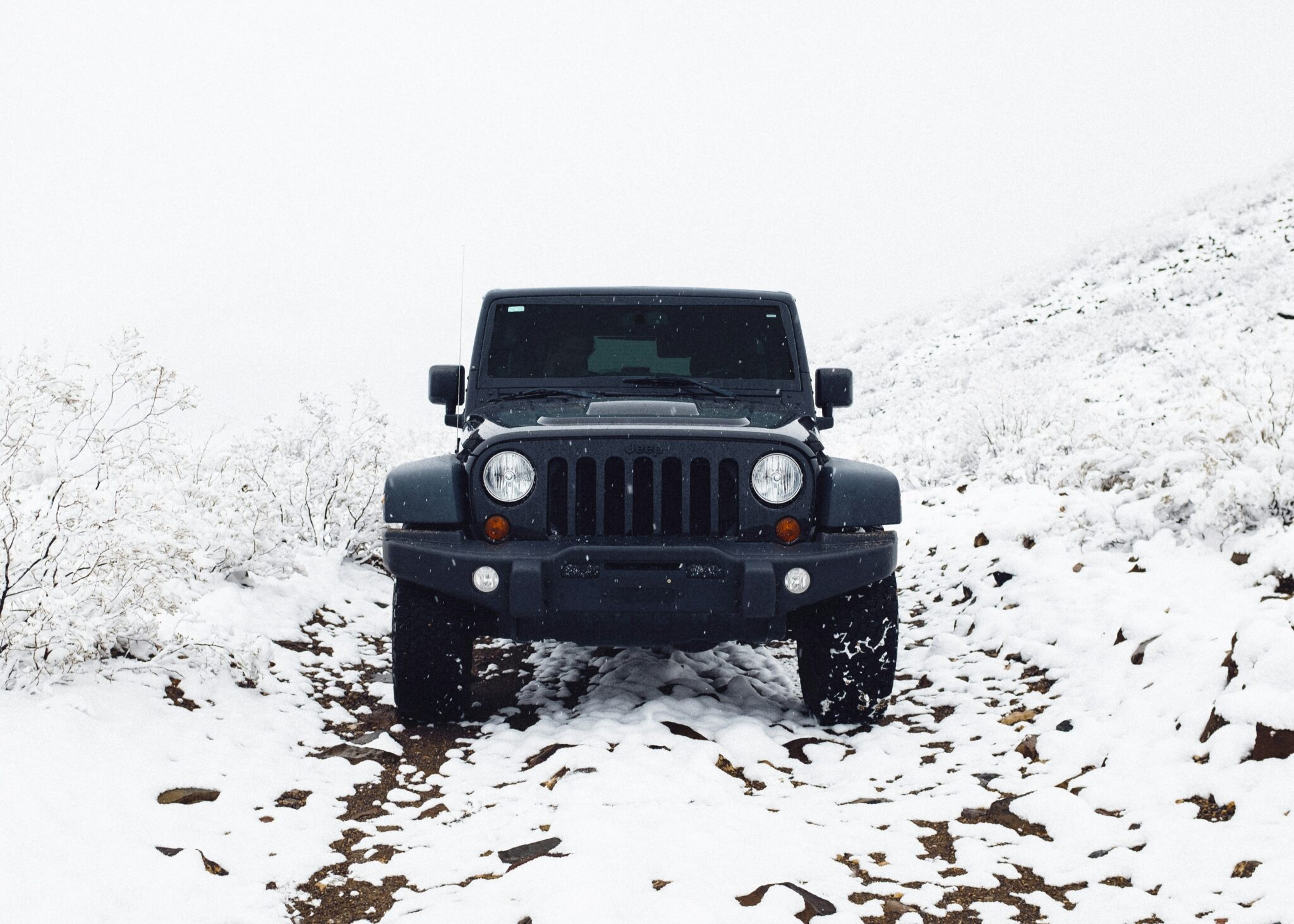 FF・FR・4WDで違う！雪道スタックの正しい抜け出し方 - 車のニュースと、車の「困った・どうする？」をやさしく解説